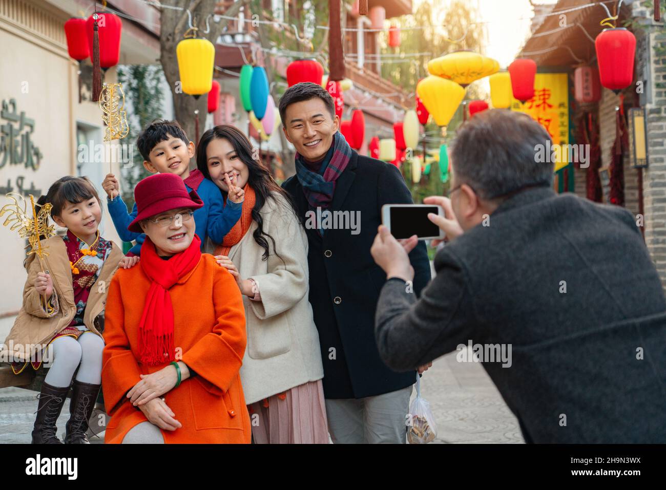 Temple fairs to pose for photos of family of six Stock Photo - Alamy