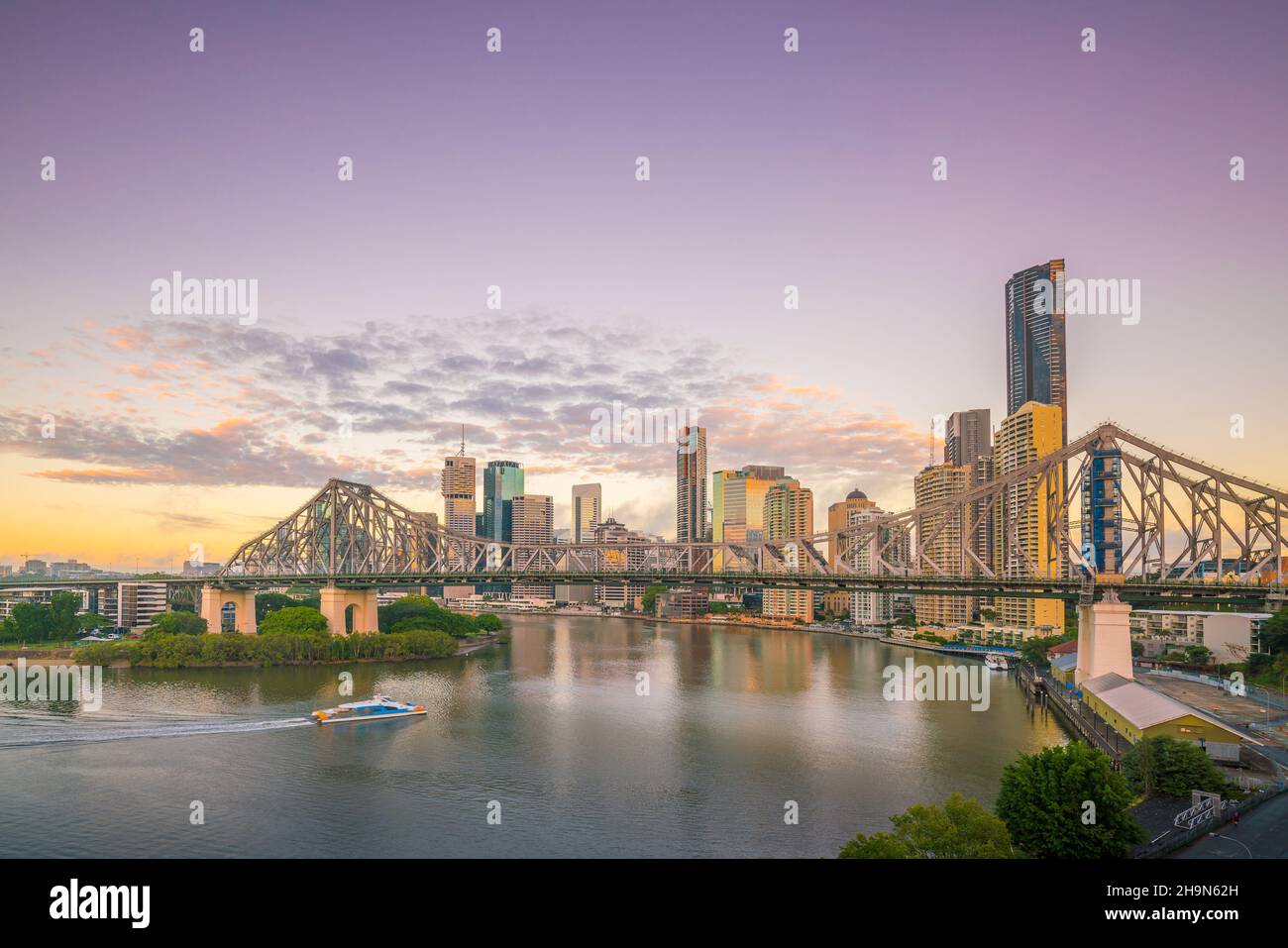 Brisbane city skyline and Brisbane river at twilight in Australia Stock ...