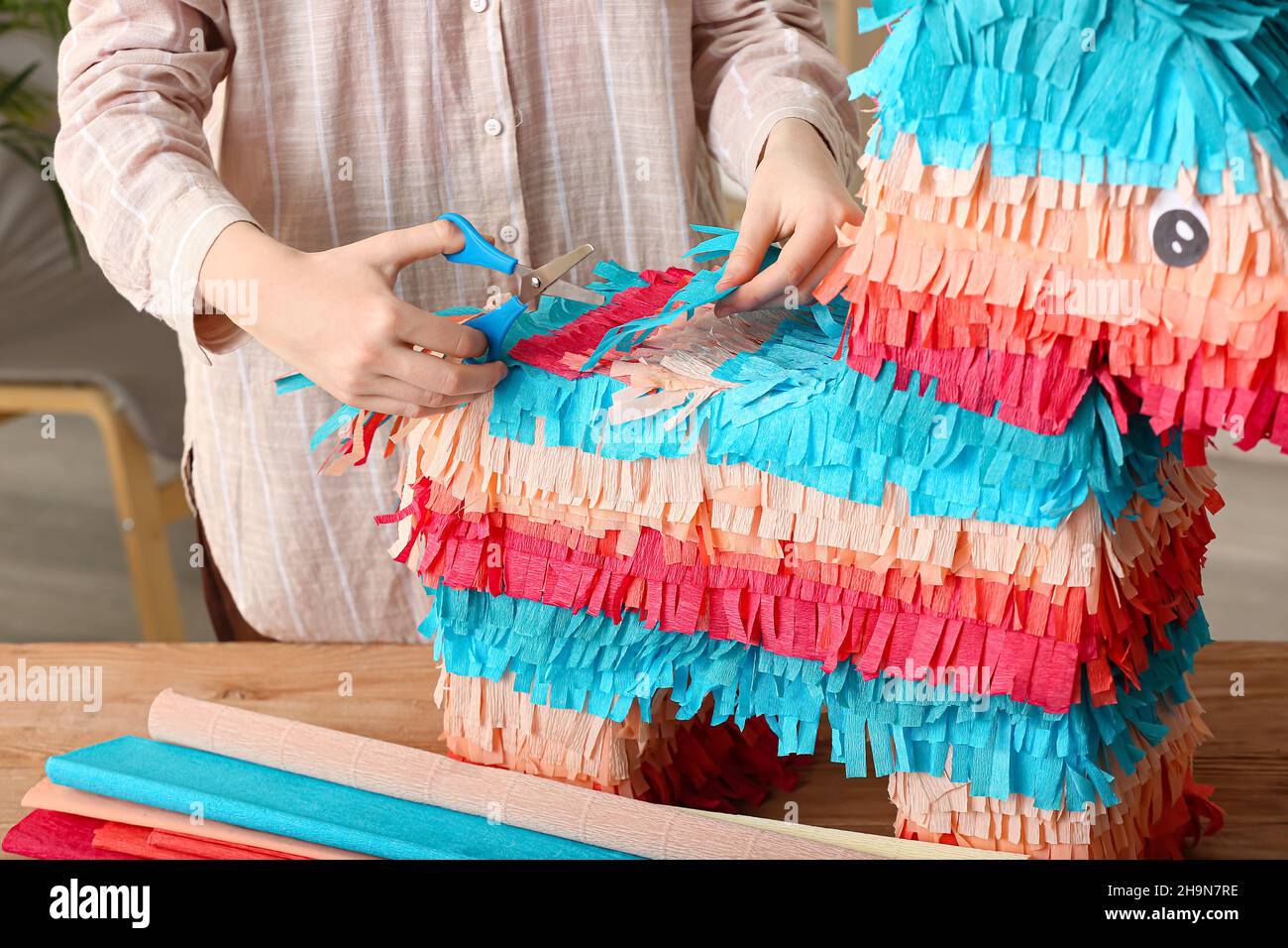 Kids hands with tissue paper hi-res stock photography and images - Alamy