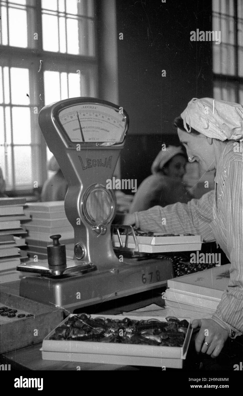 Warszawa, 1948-11. Fabryka Wedla (Zak³ady im. E. Wedla) przy ul ...
