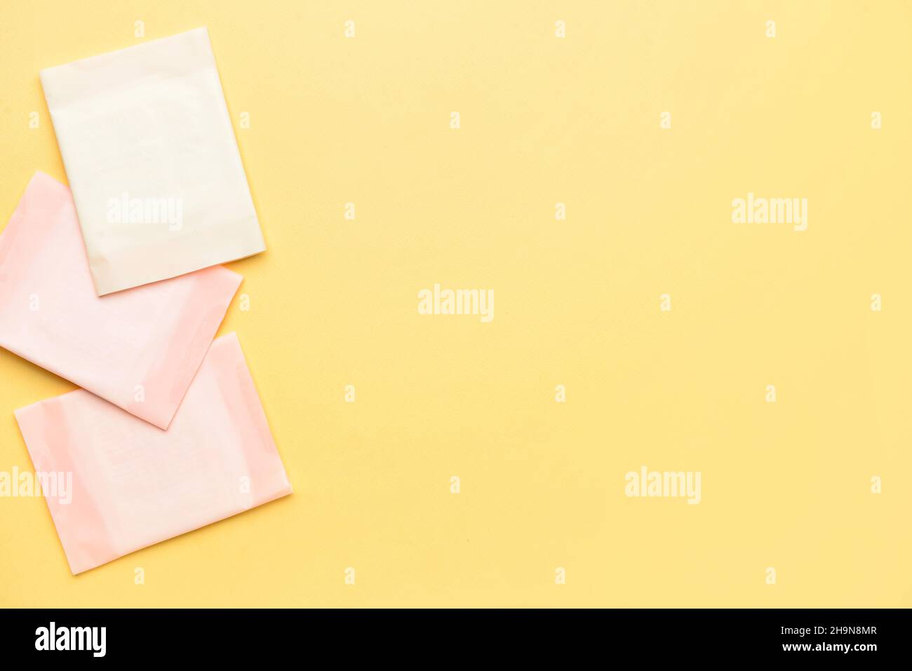 Menstrual pads on yellow background Stock Photo - Alamy
