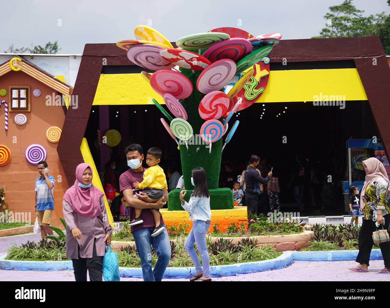 Some people vacation on Dunia Candy (candy world) in Wates, Kediri ...