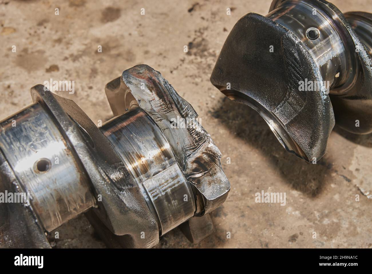 Fractured crankshaft hi-res stock photography and images - Alamy