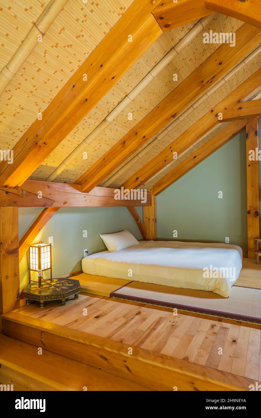 King size mattress laid on top of tatami mats in open concept design ...