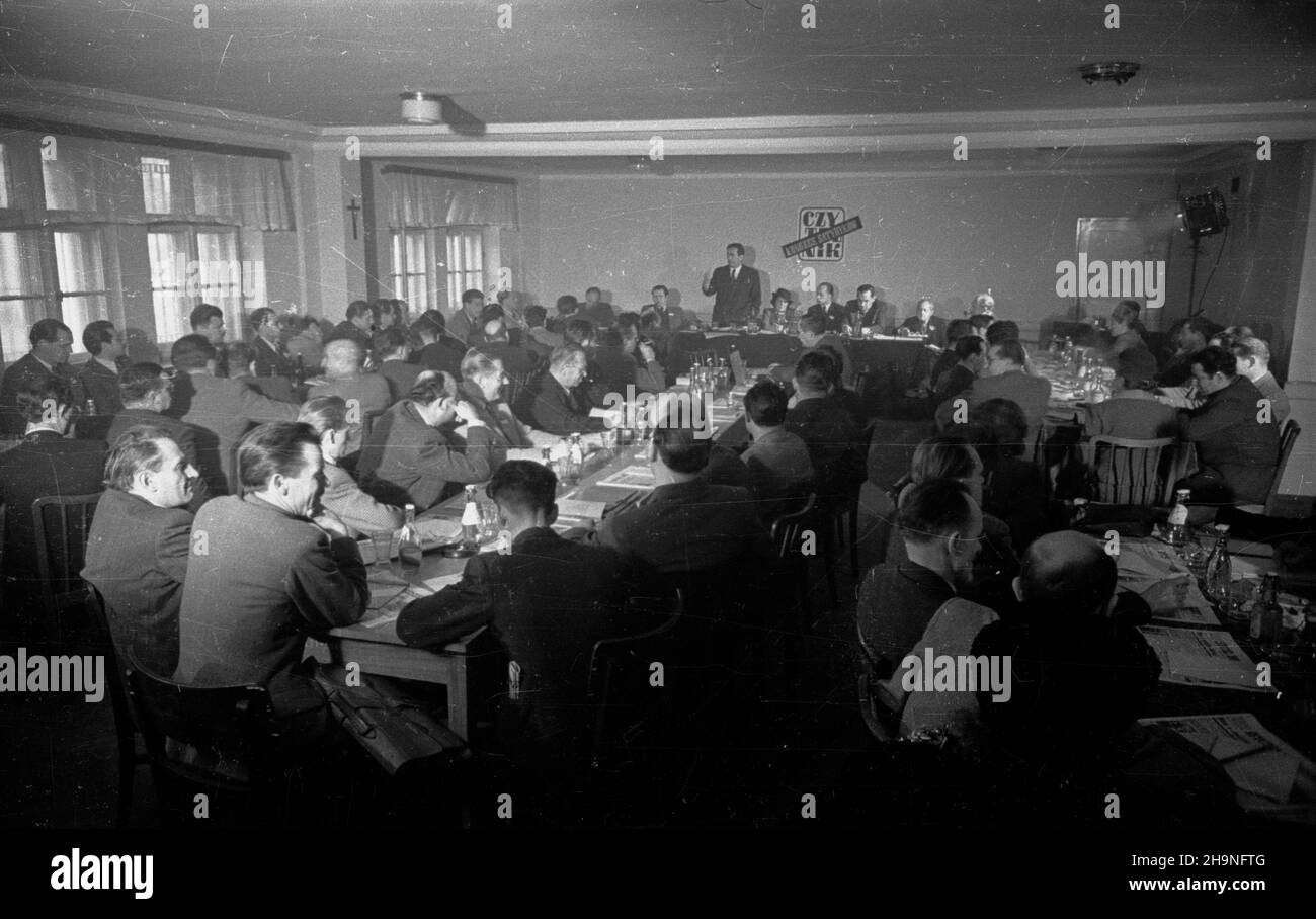 Warszawa, 1948-11-08. I Ogólnopolski Kongres Satyryków w sali YMCA ...