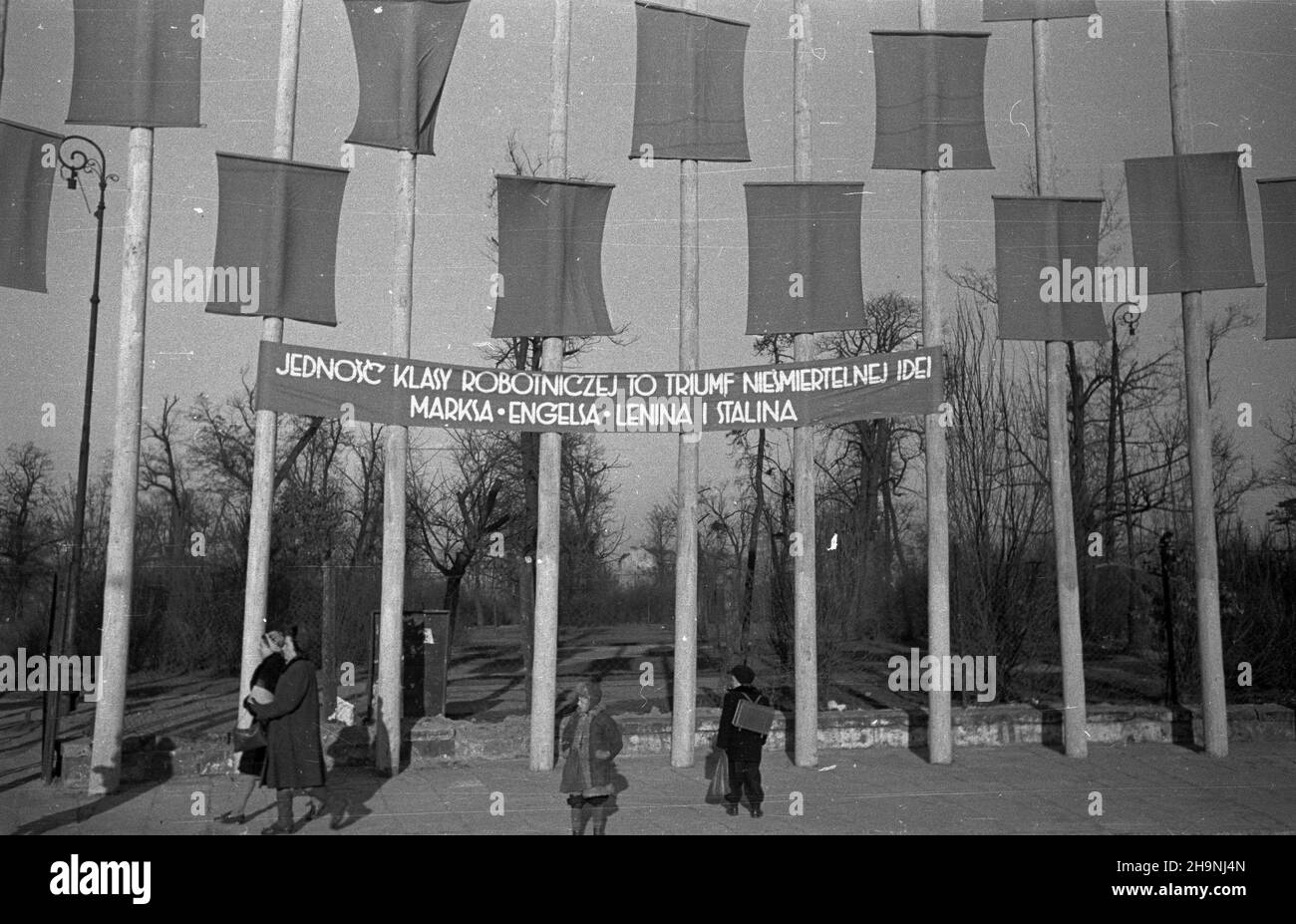 Warszawa, 1948-12. Przed Kongresem Zjednoczeniowym PPR (Polska Partia Robotnicza) i PPS (Polska ...