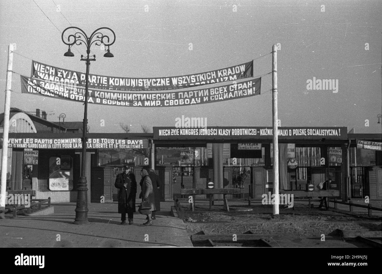 Warszawa, 1948-12. Przed Kongresem Zjednoczeniowym PPR (Polska Partia Robotnicza) i PPS (Polska ...