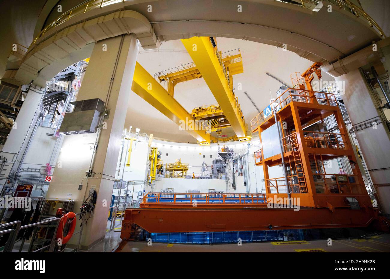 Brokdorf, Germany. 02nd Dec, 2021. View into the reactor building at the Brokdorf nuclear power ...
