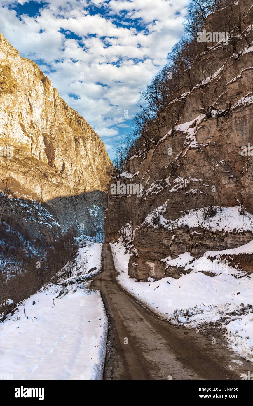 Narrow cliff road hi-res stock photography and images - Alamy