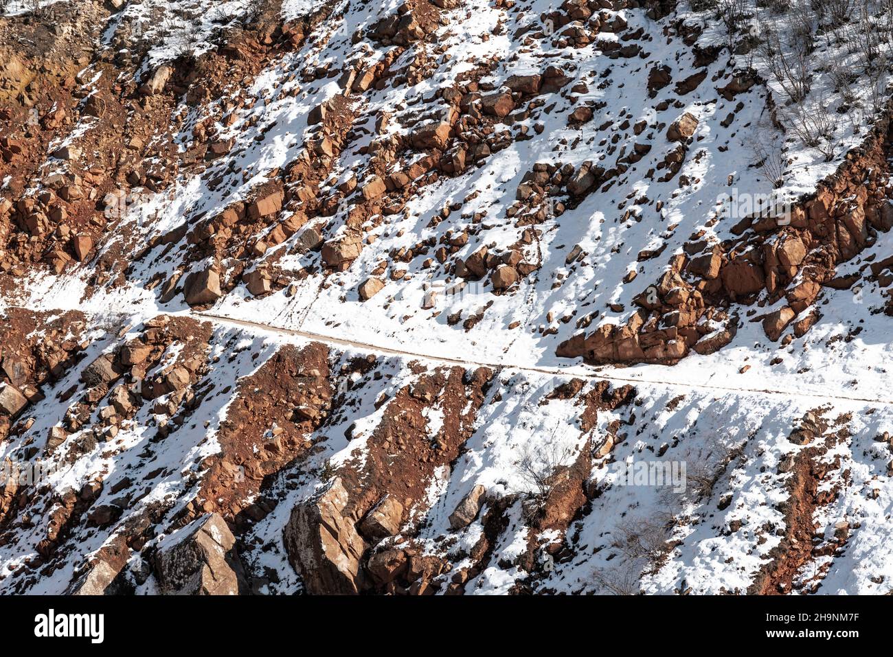 Narrow cliff road hi-res stock photography and images - Alamy