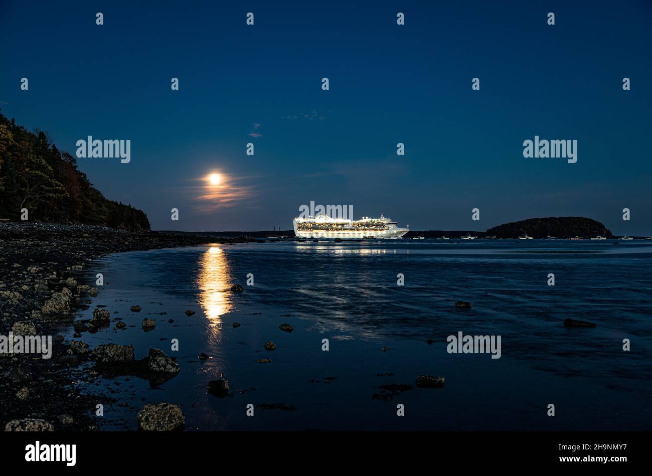 Acadia ship hi-res stock photography and images - Alamy