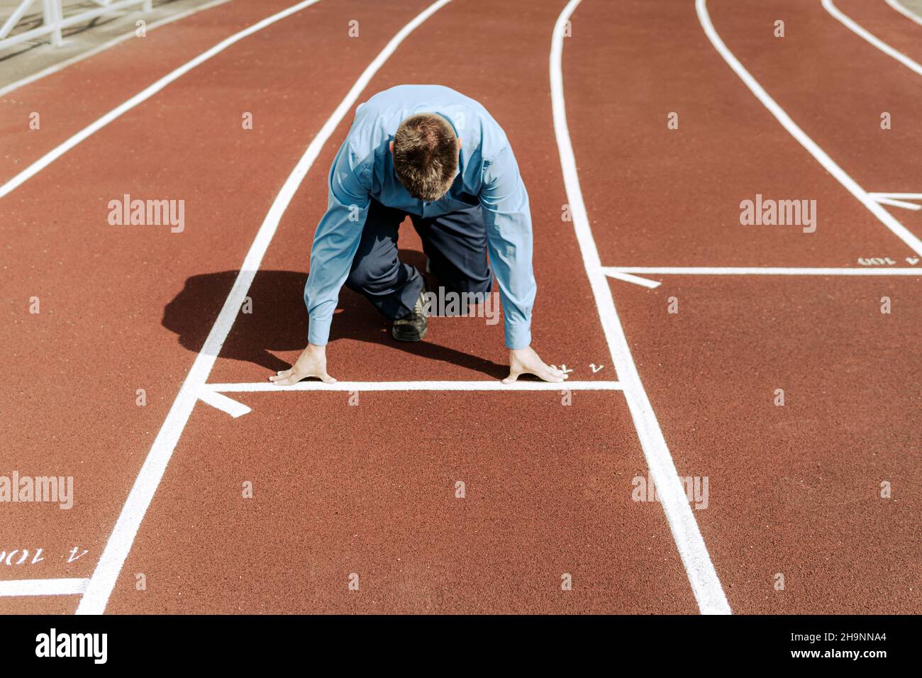 Runner track pose hi-res stock photography and images - Alamy