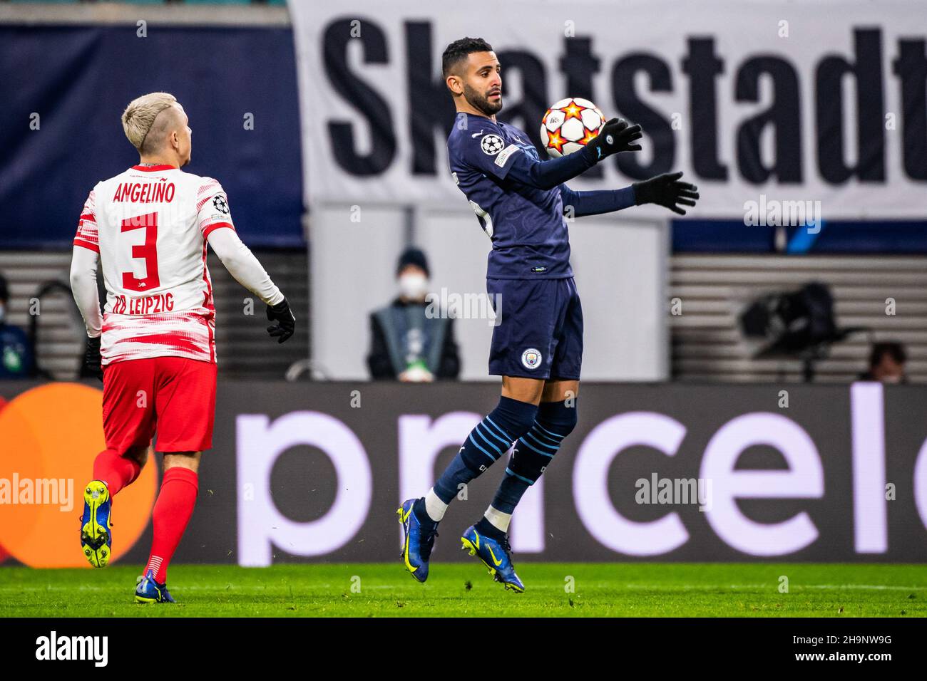Riyad mahrez manchester city 2021 hi-res stock photography and images ...