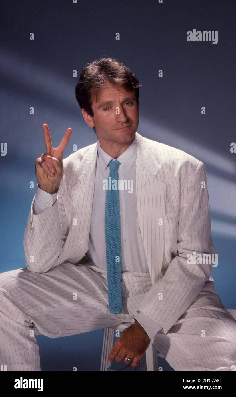 Robin Williams poses for a portrait 1999 in Los Angeles, California ...