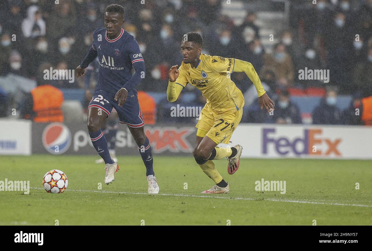 Idrissa GUEYE of PSG and CLINTON MUKONI MATA PEDRO LOURENÇO of Bruges ...