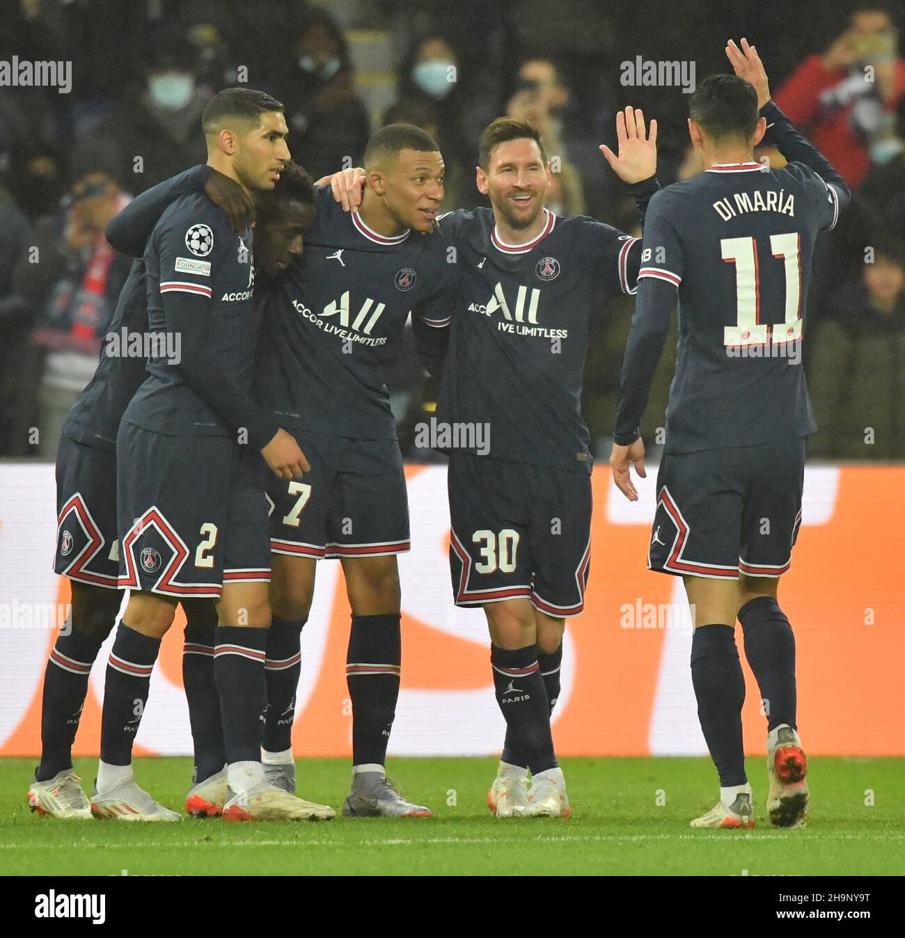 Lionel Messi and Kylian Mbappe (PSG) celebrate with teammates during ...