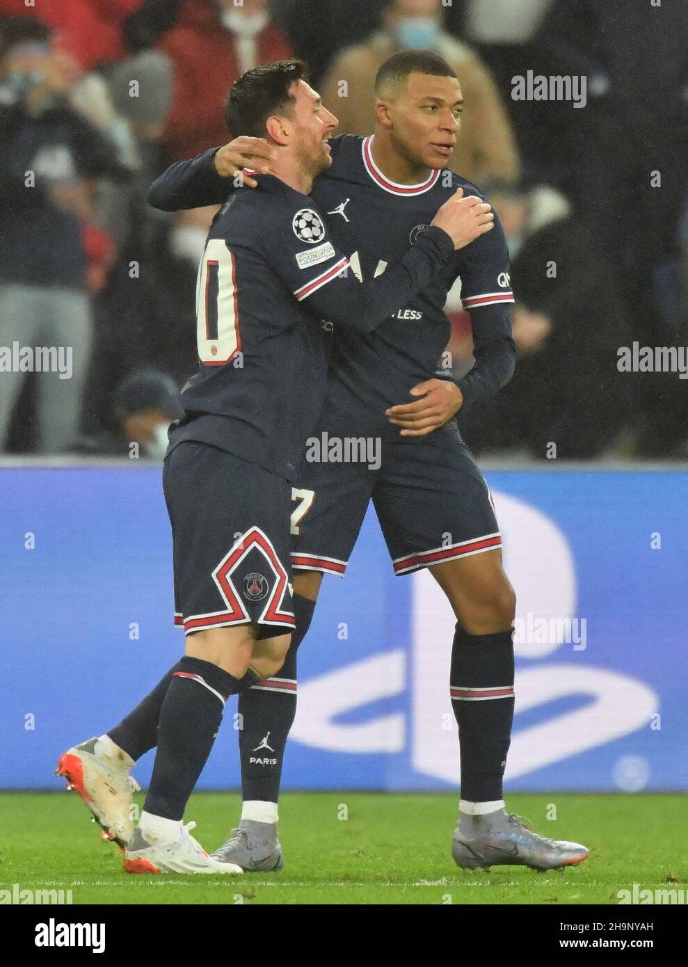 Lionel Messi and Kylian Mbappe (PSG) celebrate with teammates during ...