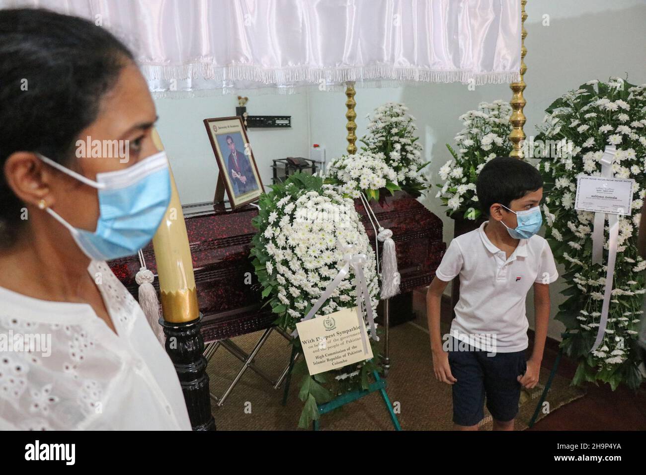 Ganemulla, Sri Lanka. 7th Dec, 2021. Nilushi Dissanayake, wife of Sri ...