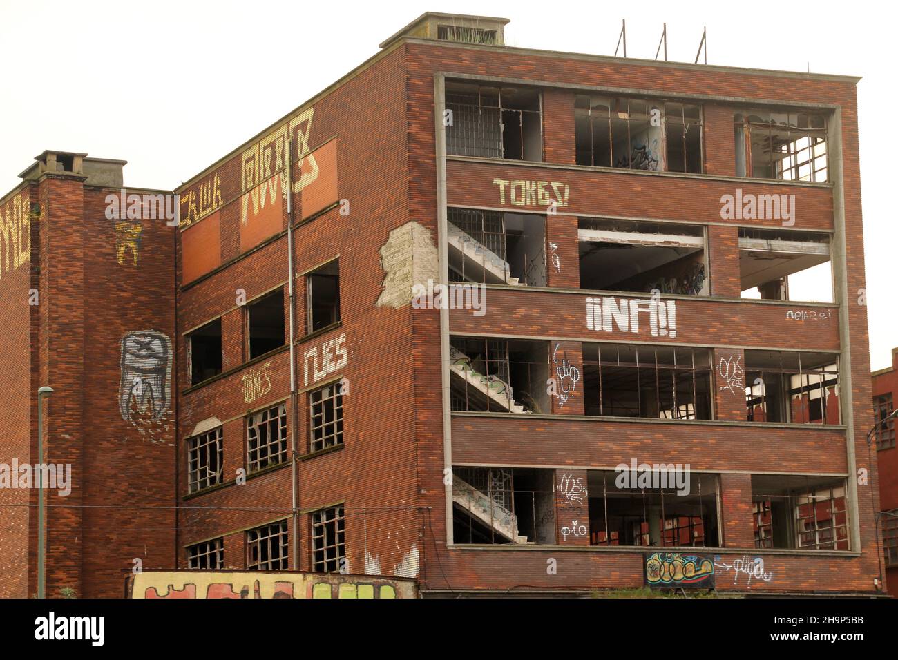 Former factory industrial building hi-res stock photography and images ...