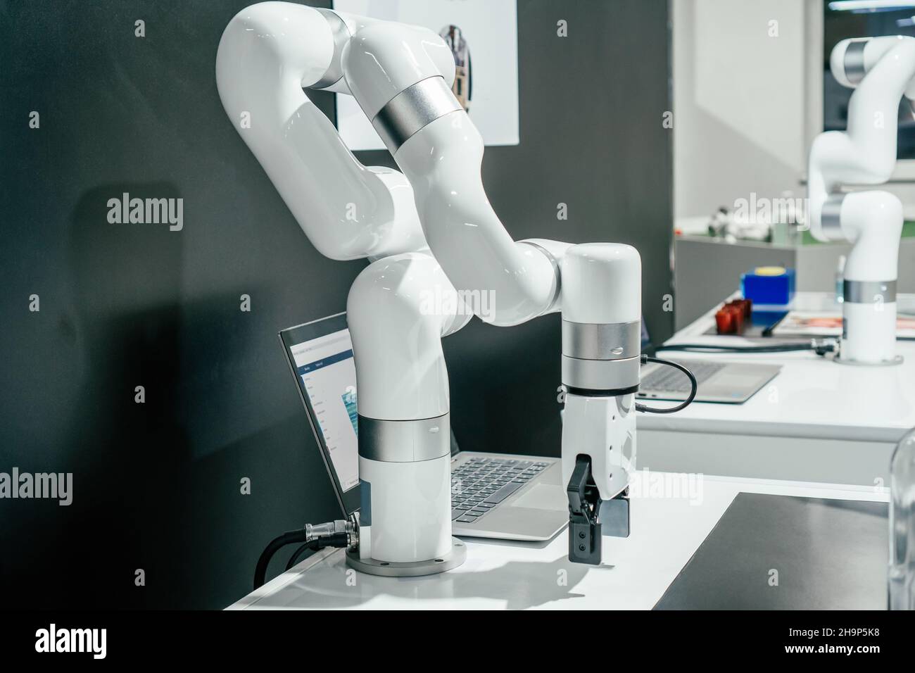 Gripping device hi-res stock photography and images - Alamy