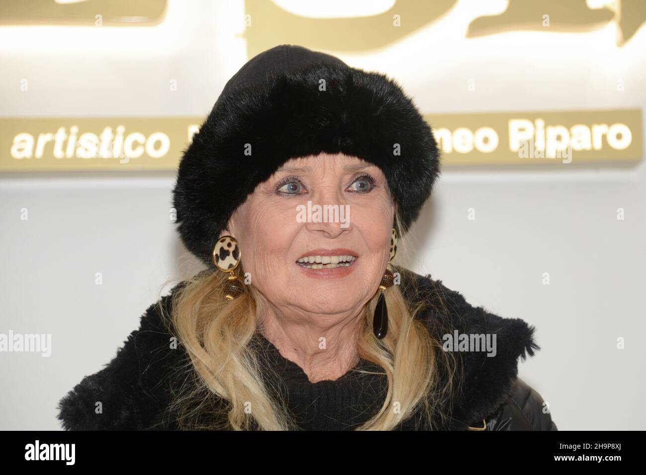 Actress barbara bouchet hi-res stock photography and images - Alamy