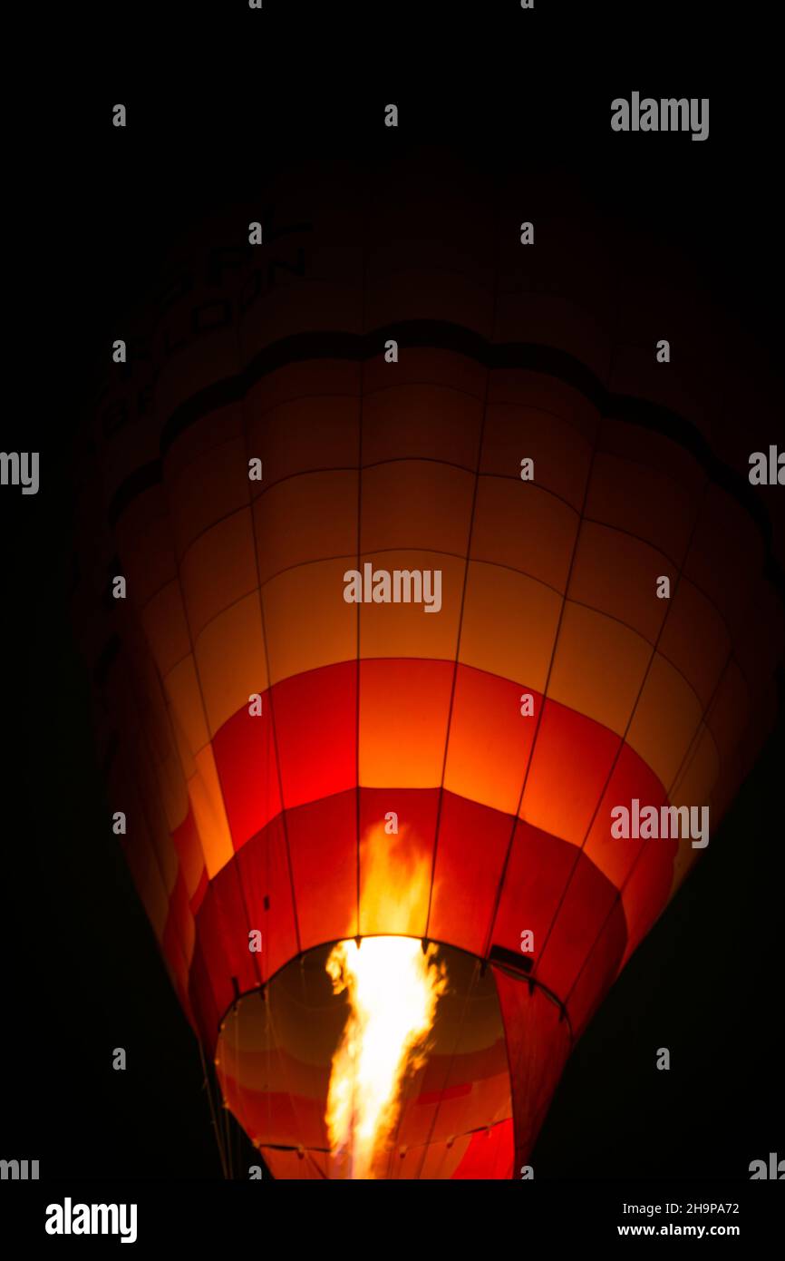 Night flight of air balloons hi-res stock photography and images - Alamy