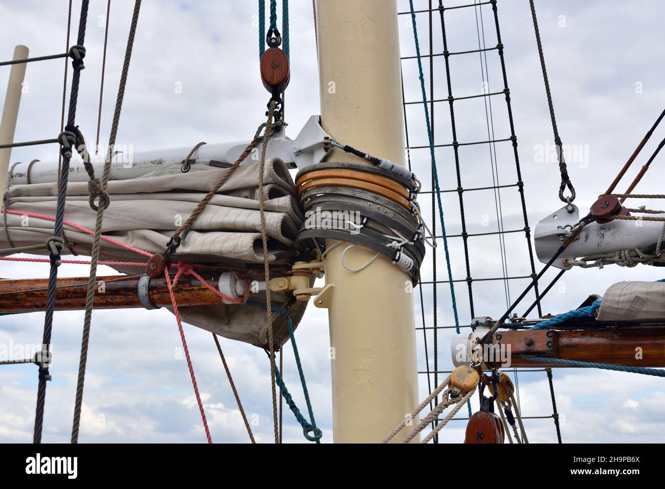 Gaff rigging hi-res stock photography and images - Alamy