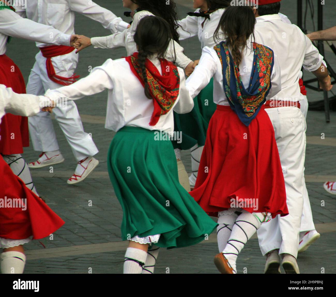 Basque people traditional dress hi-res stock photography and images - Alamy