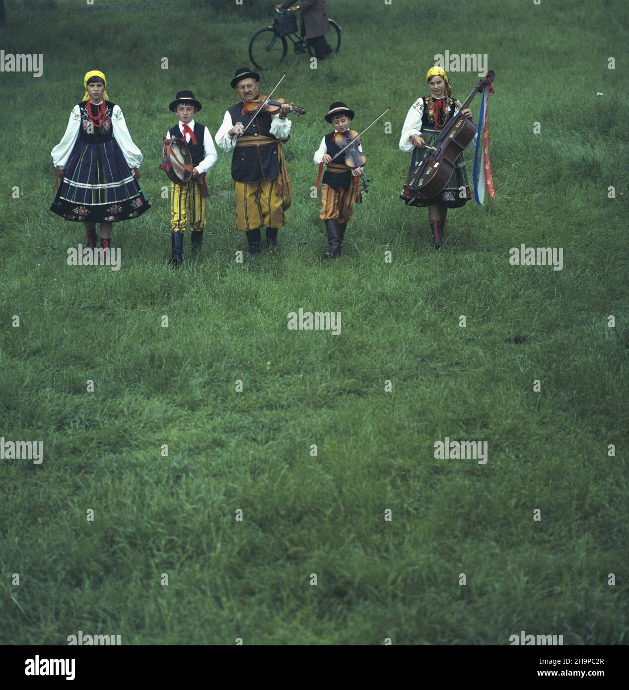 Lowicki stroj ludowy hi-res stock photography and images - Alamy