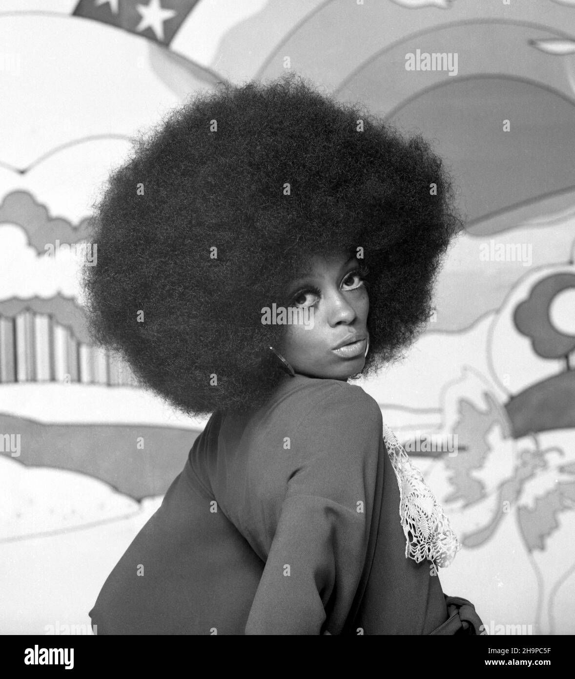 Diana ross poses for a portrait 1975 Black and White Stock Photos ...