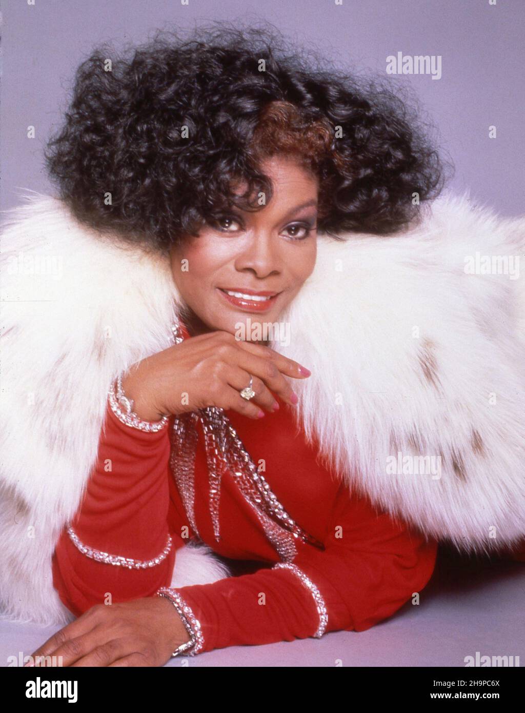 Dionne Warwick poses for a portrait 1985 in Los Angeles, California ...