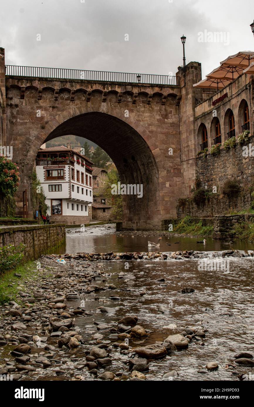 Bridge over the Quiviesa river in Potes Stock Photo - Alamy
