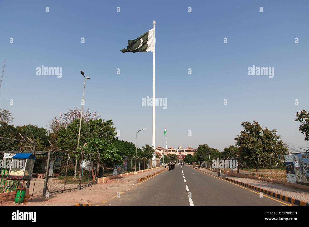 Lahore pakistan border guard hi-res stock photography and images - Alamy