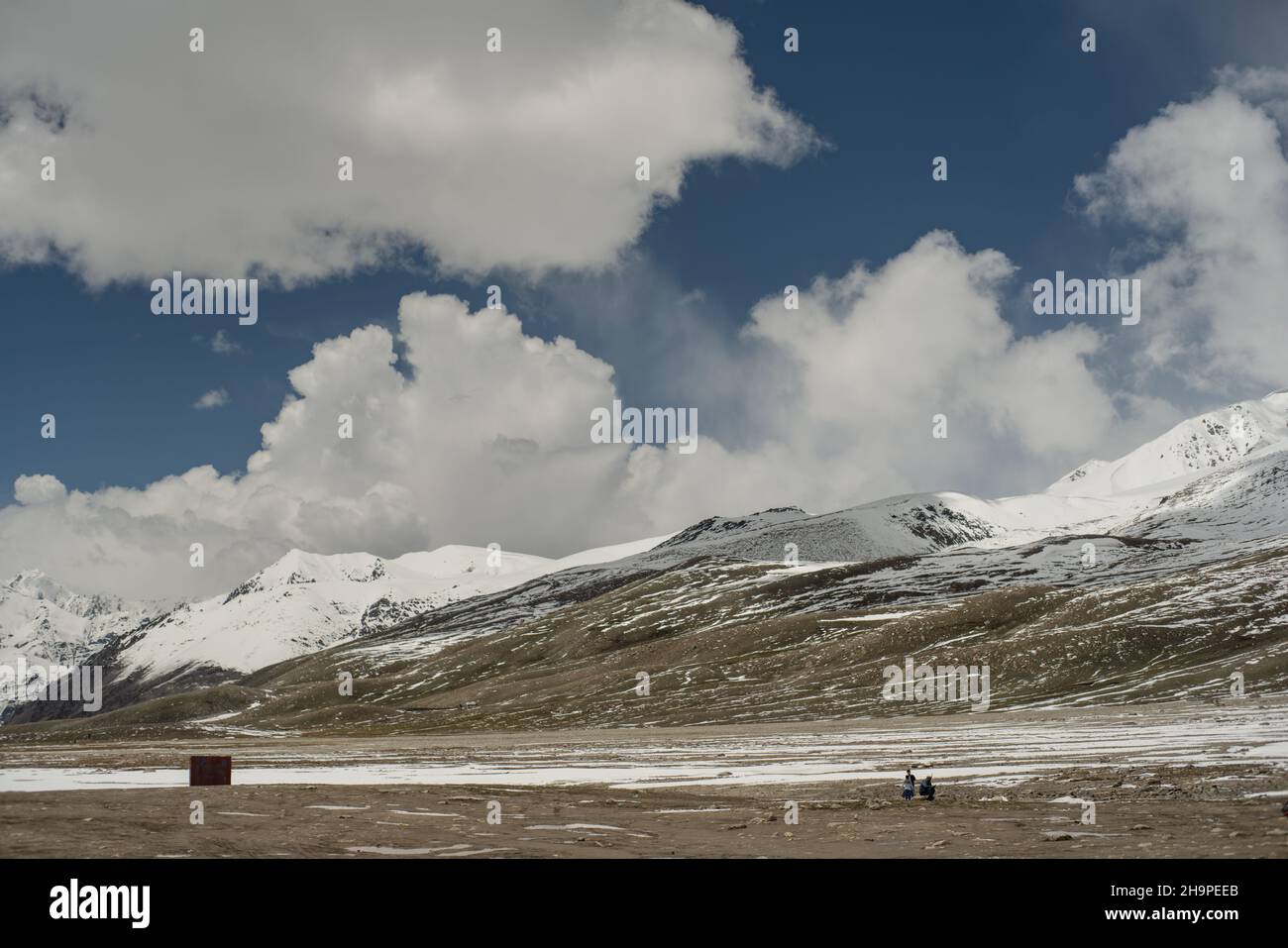 View of snowy mountains in Pak-China border, Gilgit Baltistan Stock ...