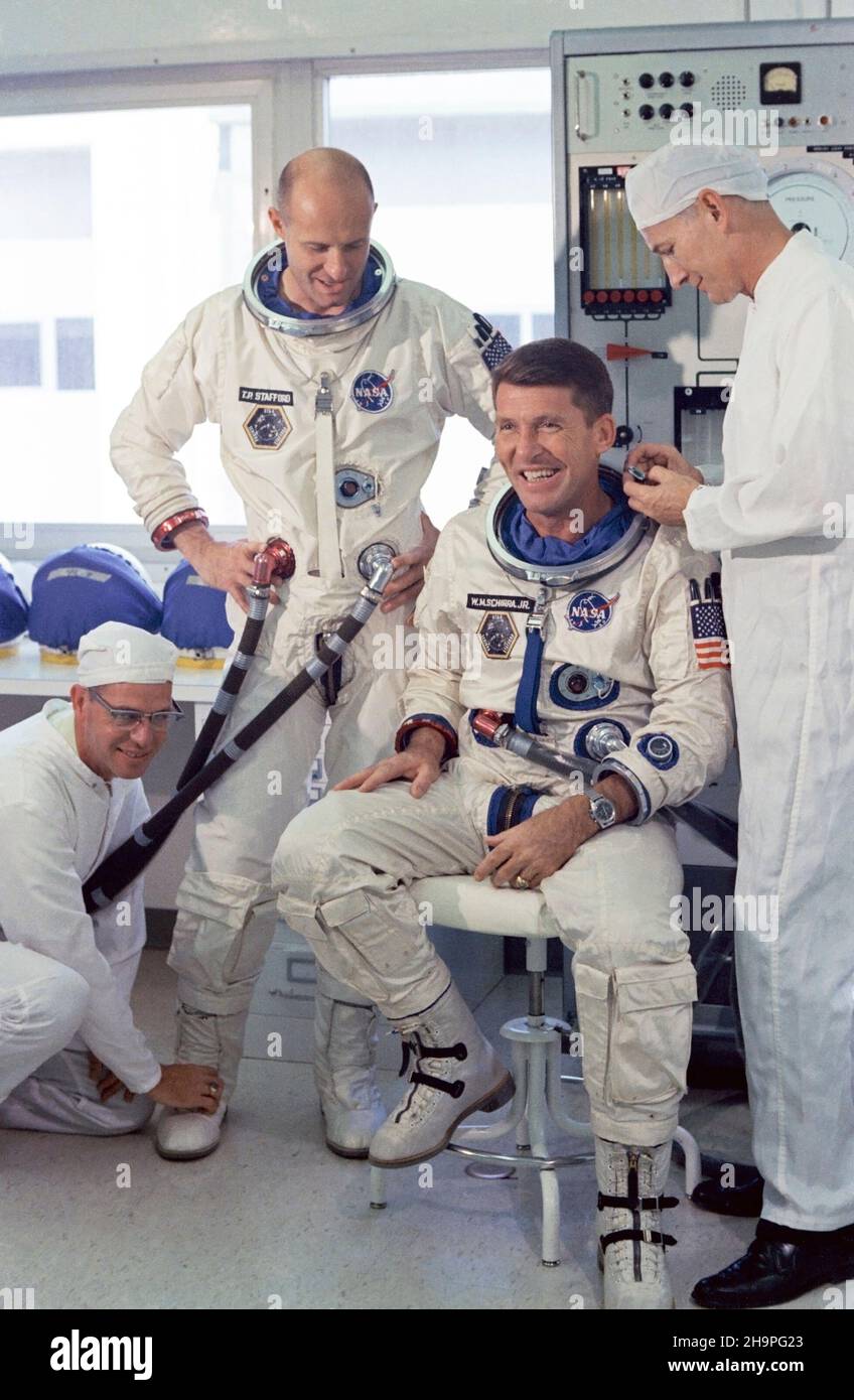 Project gemini space suit hi-res stock photography and images - Alamy