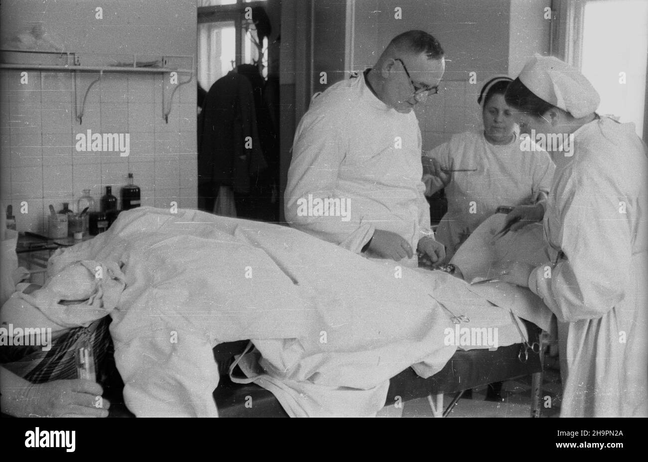 1949 surgery hi-res stock photography and images - Alamy