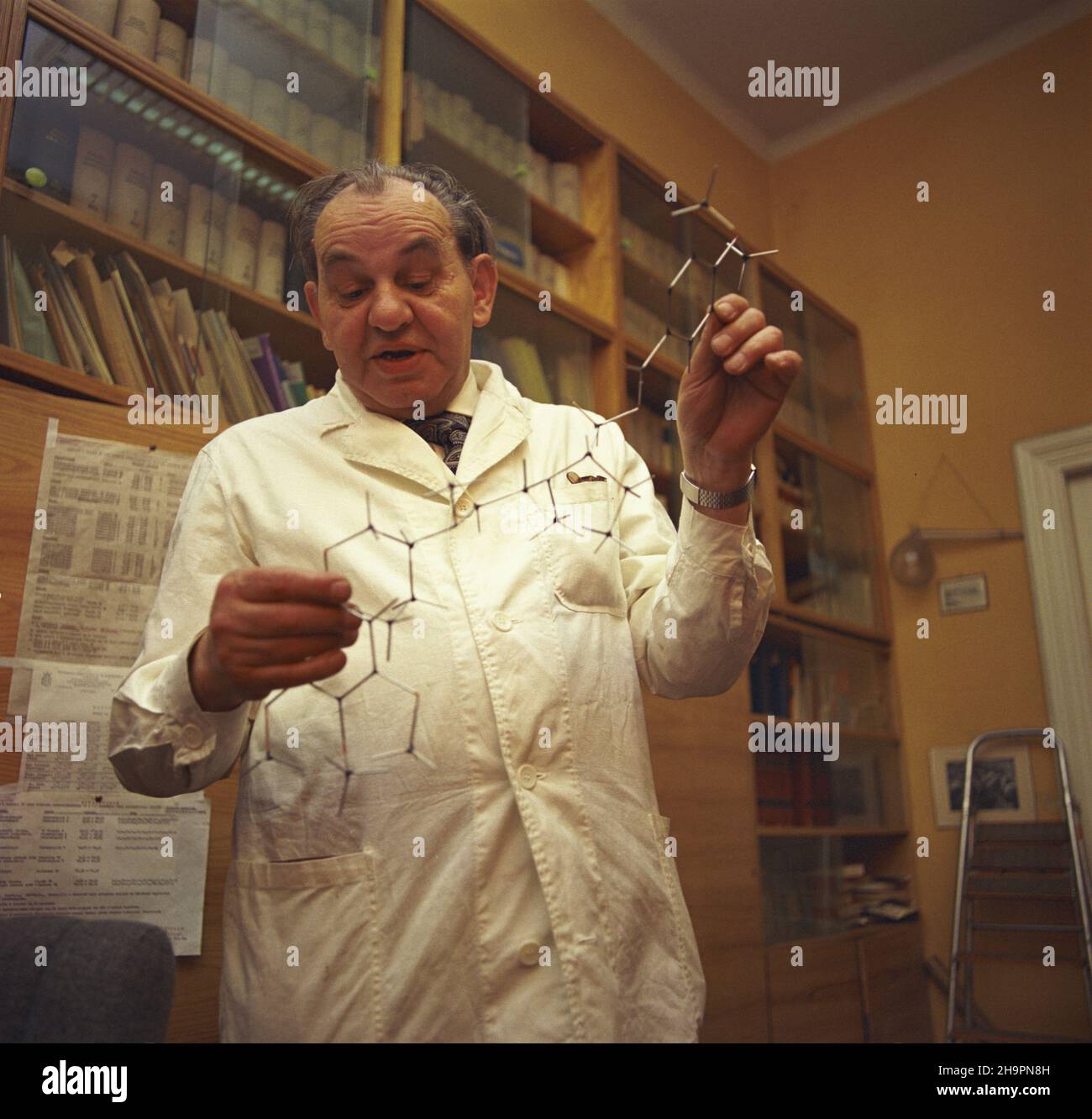 Chemistry profesor hi-res stock photography and images - Alamy