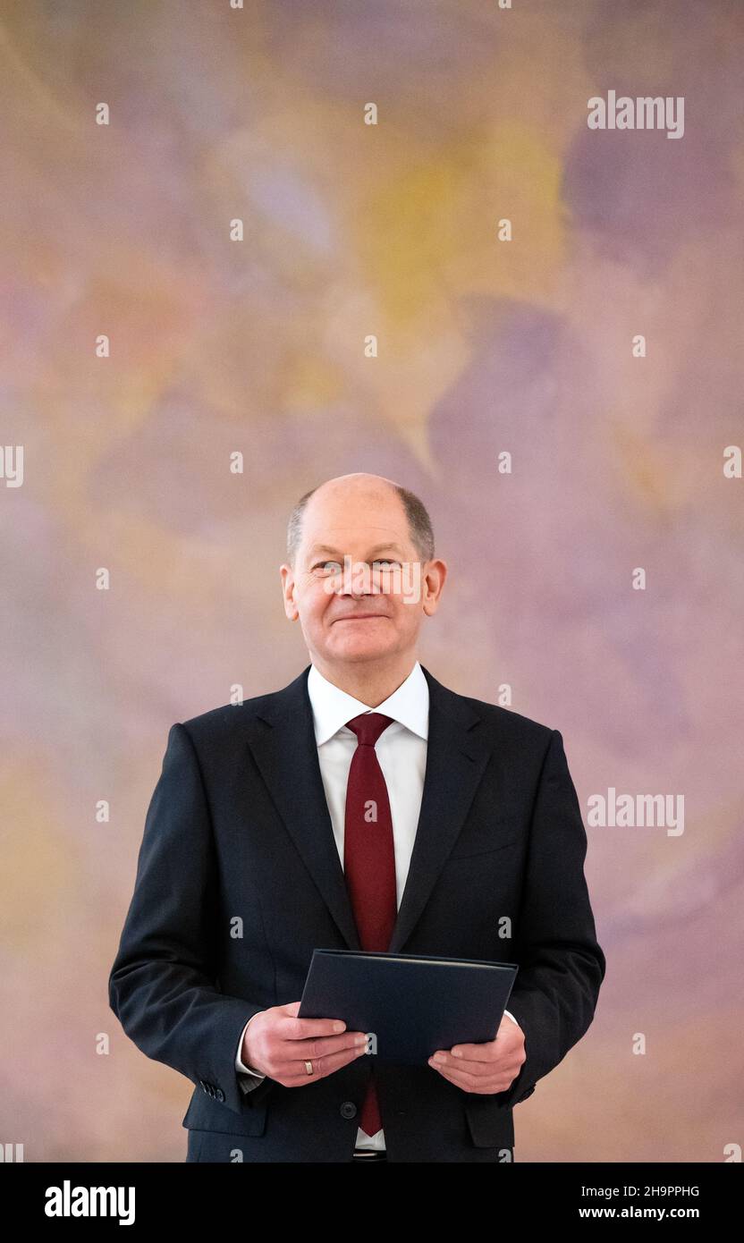 Berlin, Germany. 08th Dec, 2021. Olaf Scholz (SPD), Federal Chancellor ...