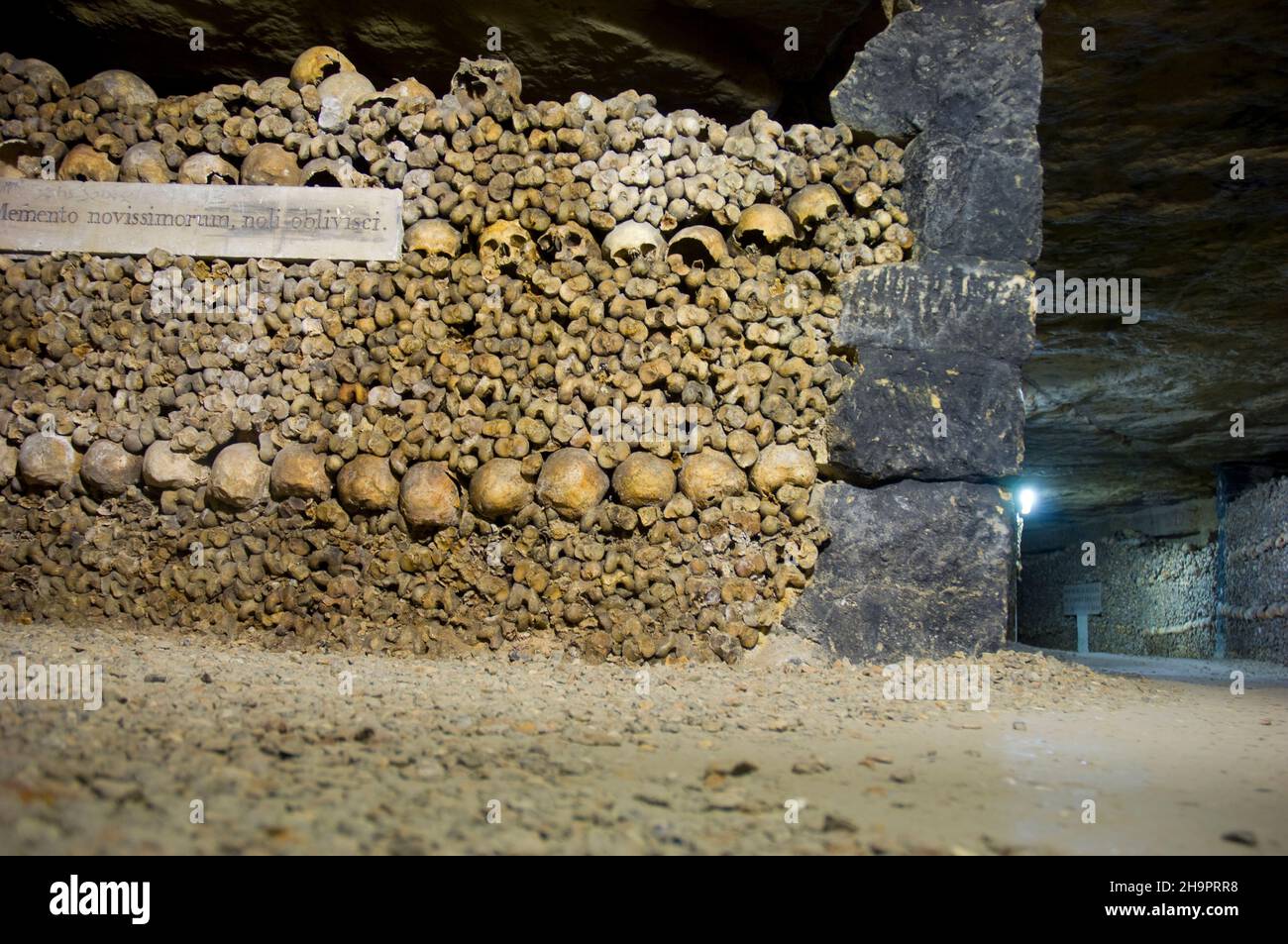 Catacombes de paris hi-res stock photography and images - Alamy