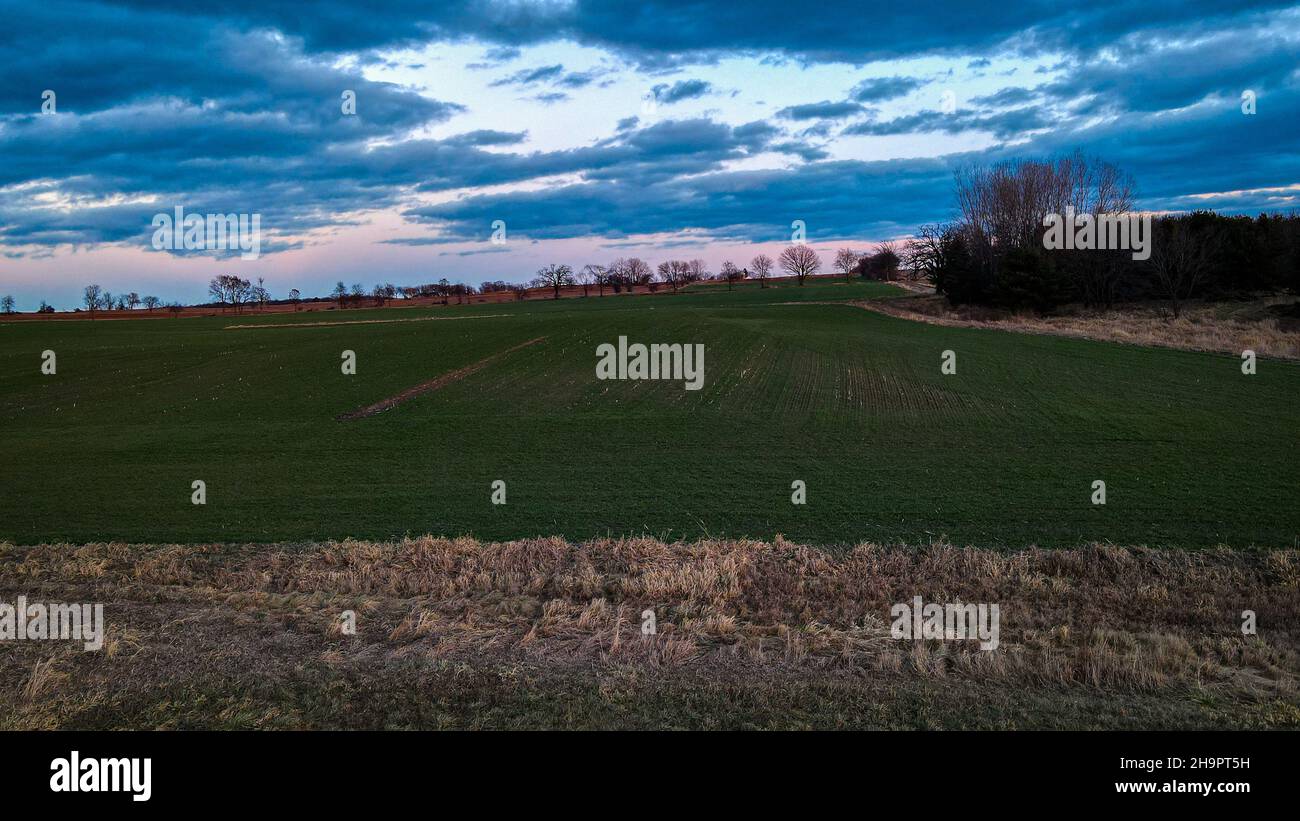Distant farming scene hi-res stock photography and images - Alamy