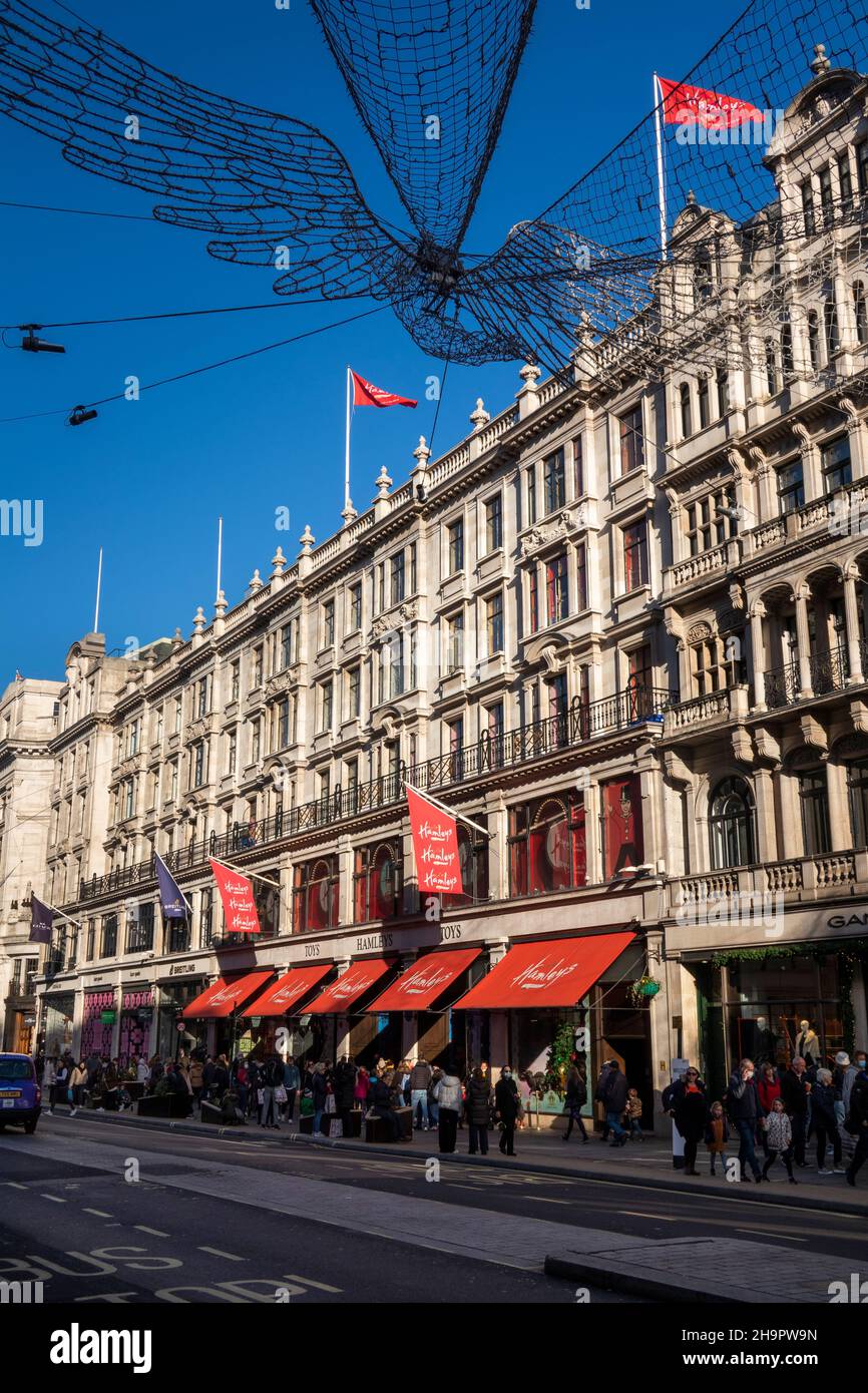 Hamleys london hi-res stock photography and images - Alamy