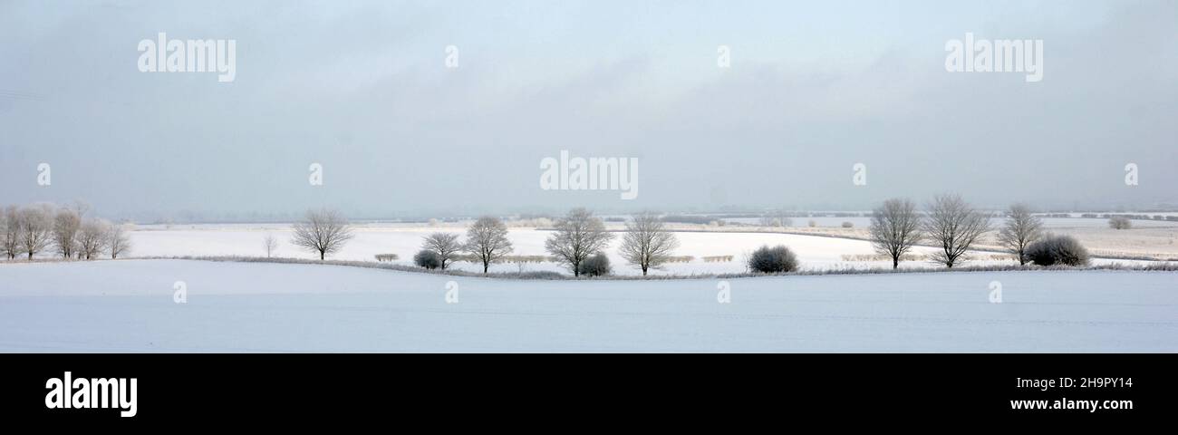 Extreme weather temperatures hi-res stock photography and images - Alamy