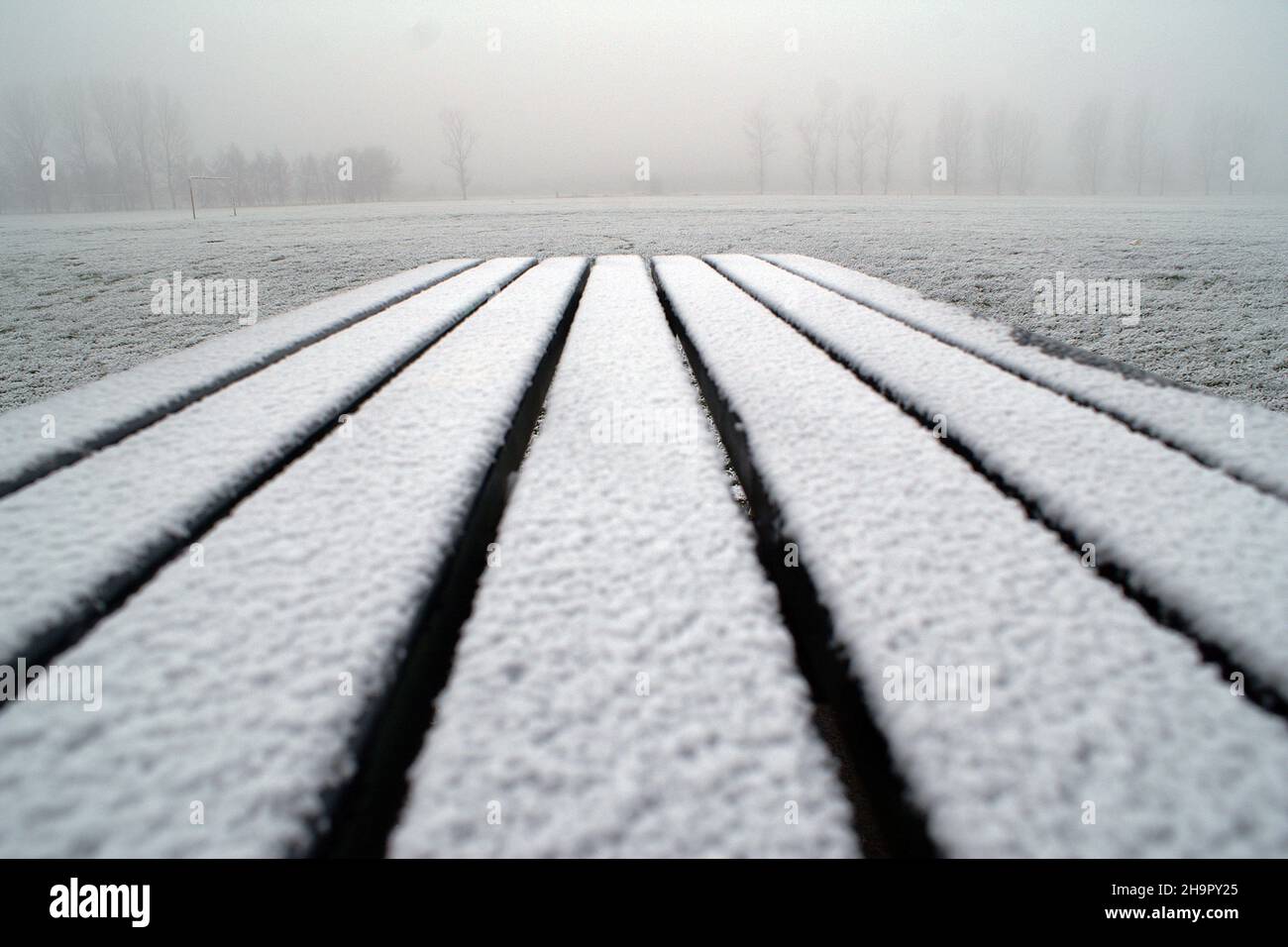 Extreme weather temperatures hi-res stock photography and images - Alamy