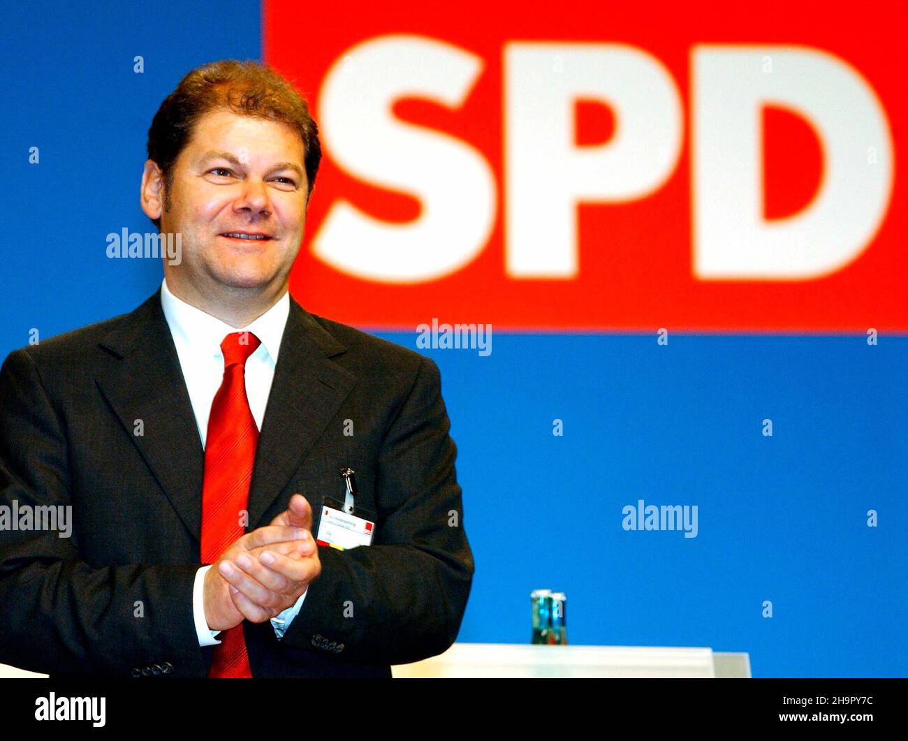 Olaf scholz 2002 hi-res stock photography and images - Alamy