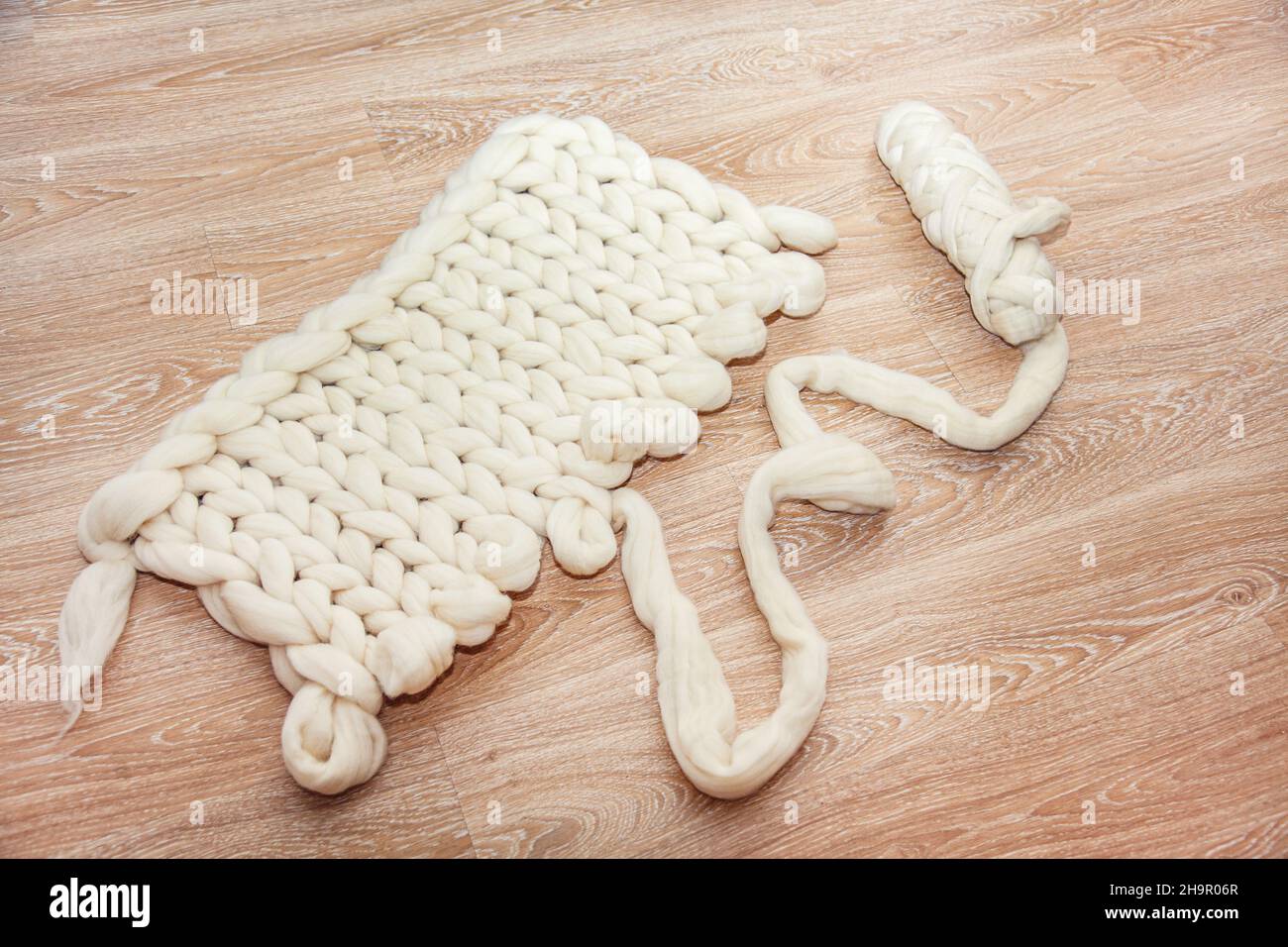 String loops hi-res stock photography and images - Alamy