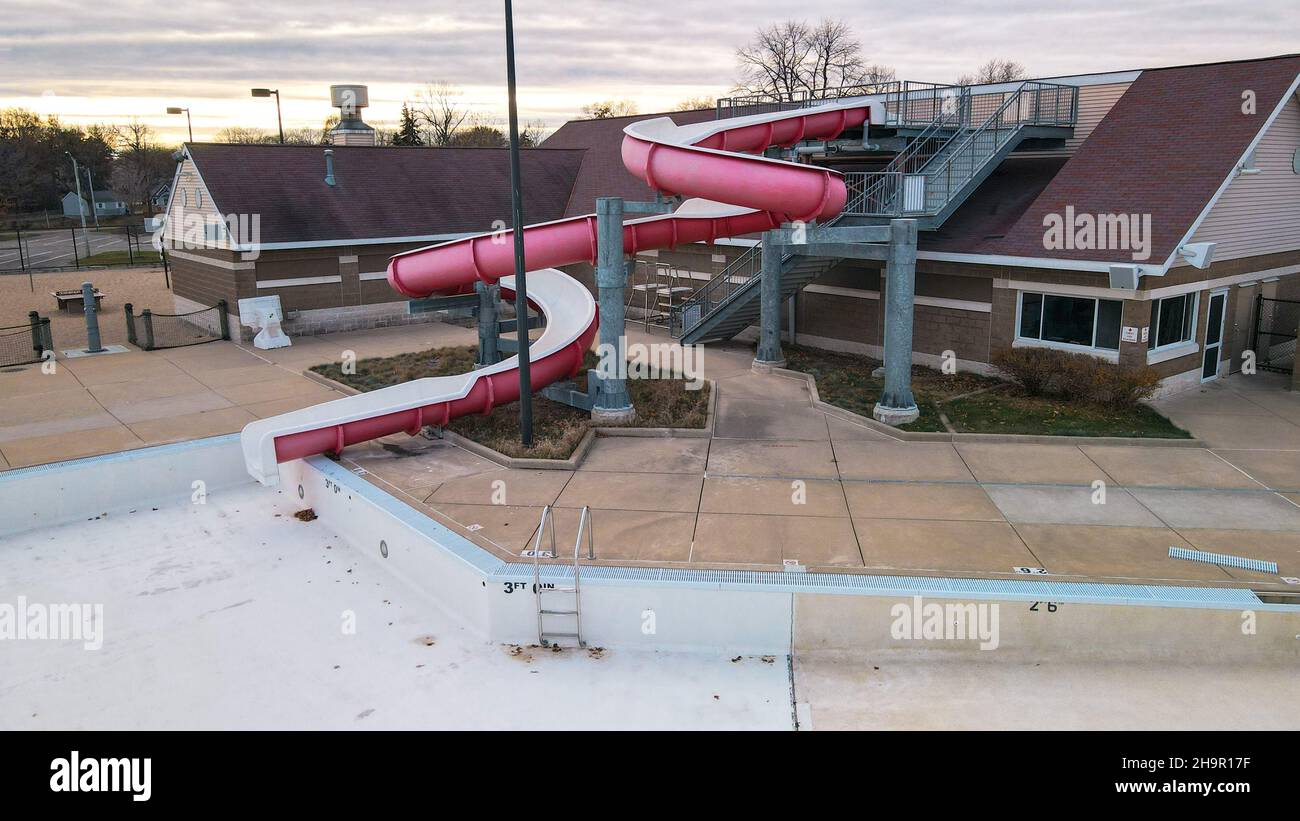 Empty water slide swimming hi-res stock photography and images - Alamy