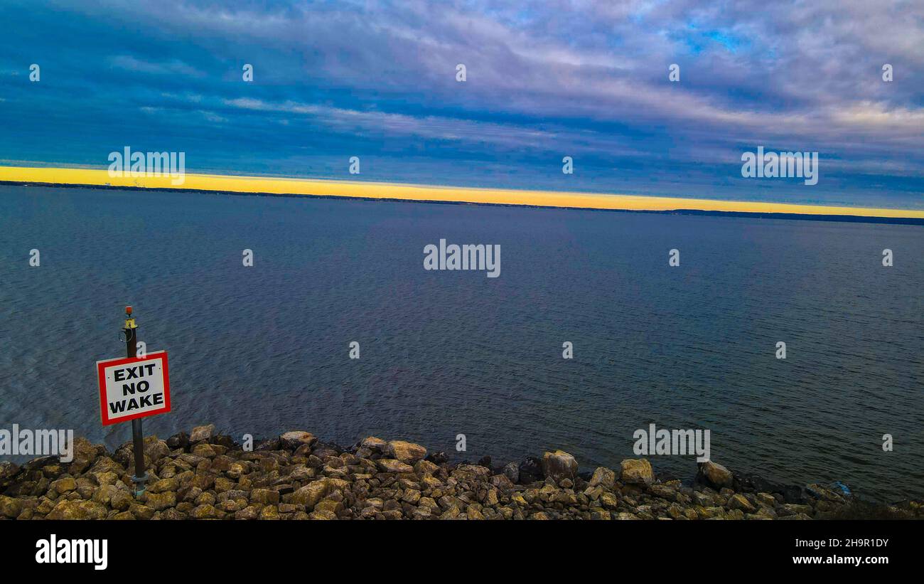 Shoreside hi-res stock photography and images - Alamy