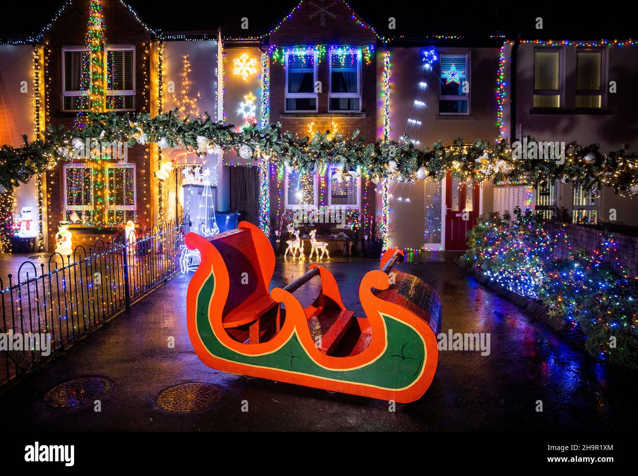 Residents of Racecourse Drive in Derry recreate their annual 'Christmas ...