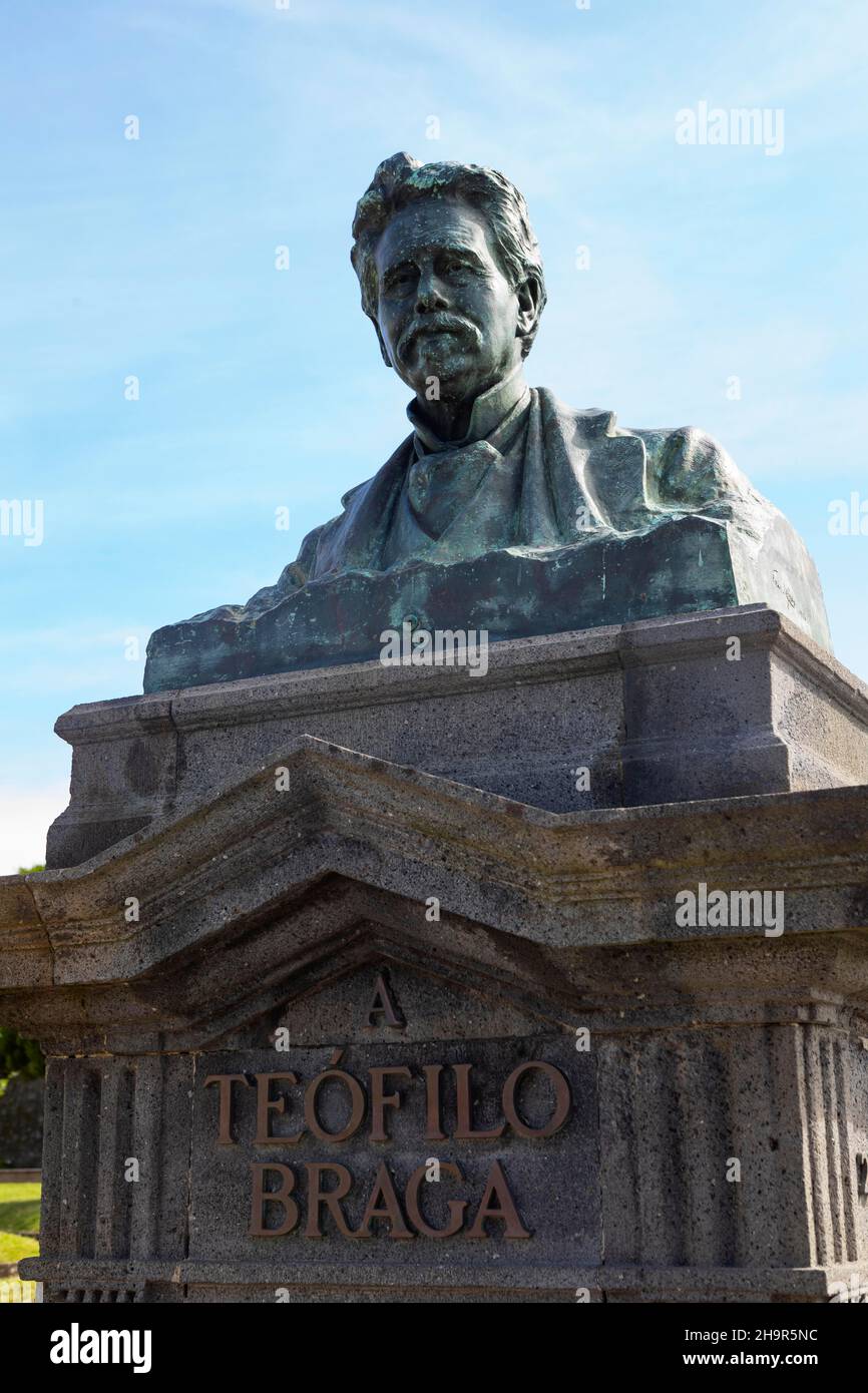 Monument to Teofilo Braga in front of the Fortress of Sao Bras with ...