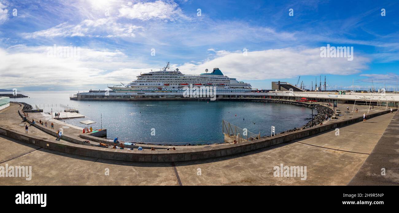 Cruise ship in the harbour at the promenade of Ponta Delgada, Sao ...